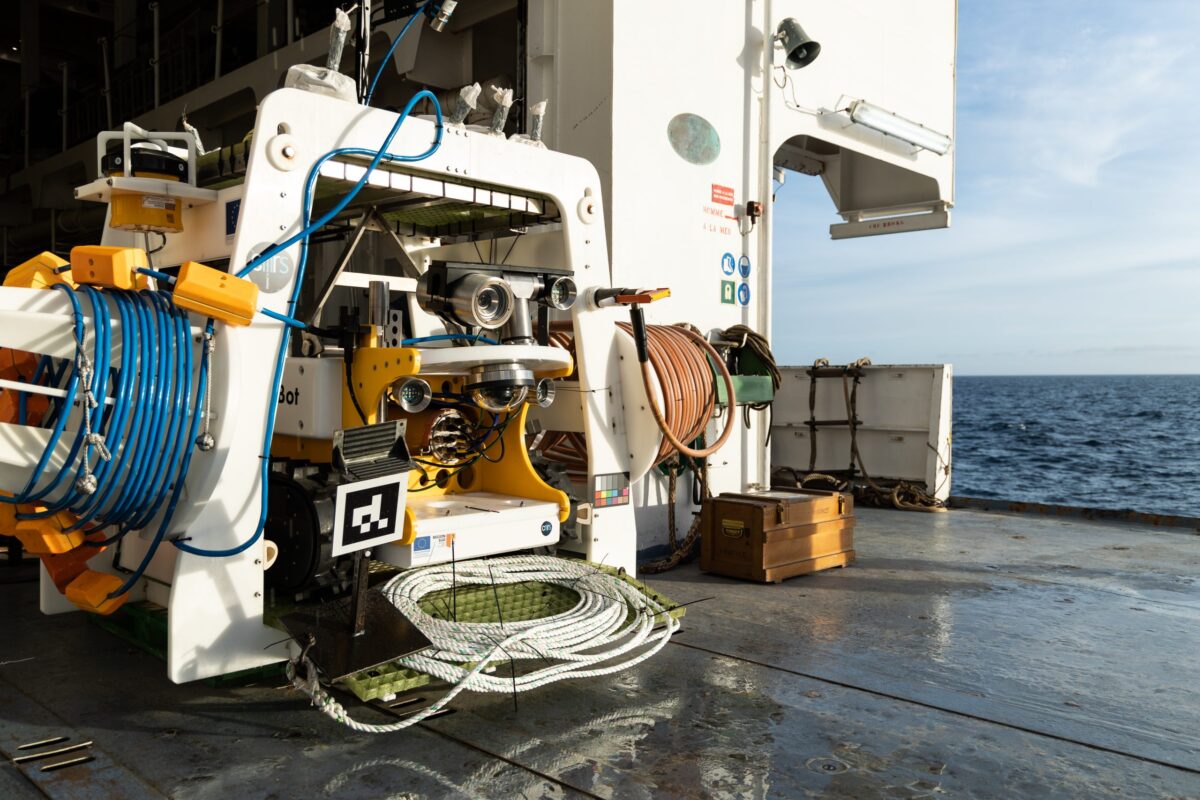 BathyBot a rover to observe the EMSO-WL site – EMSO